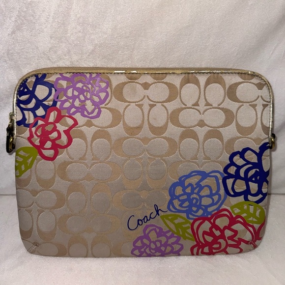 Bags | Coach Daisy Ipad Signature Tablet Sleeve | Poshmark
